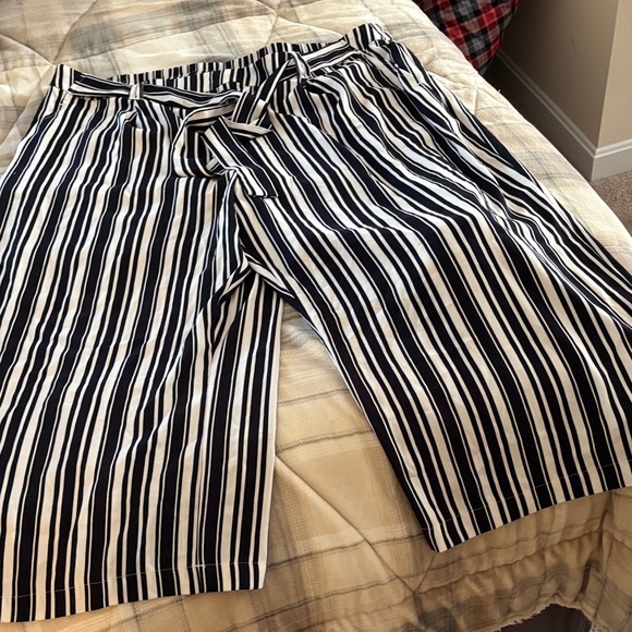 Cato | Pants & Jumpsuits | Cato Black And White Striped Cropped Pants ...